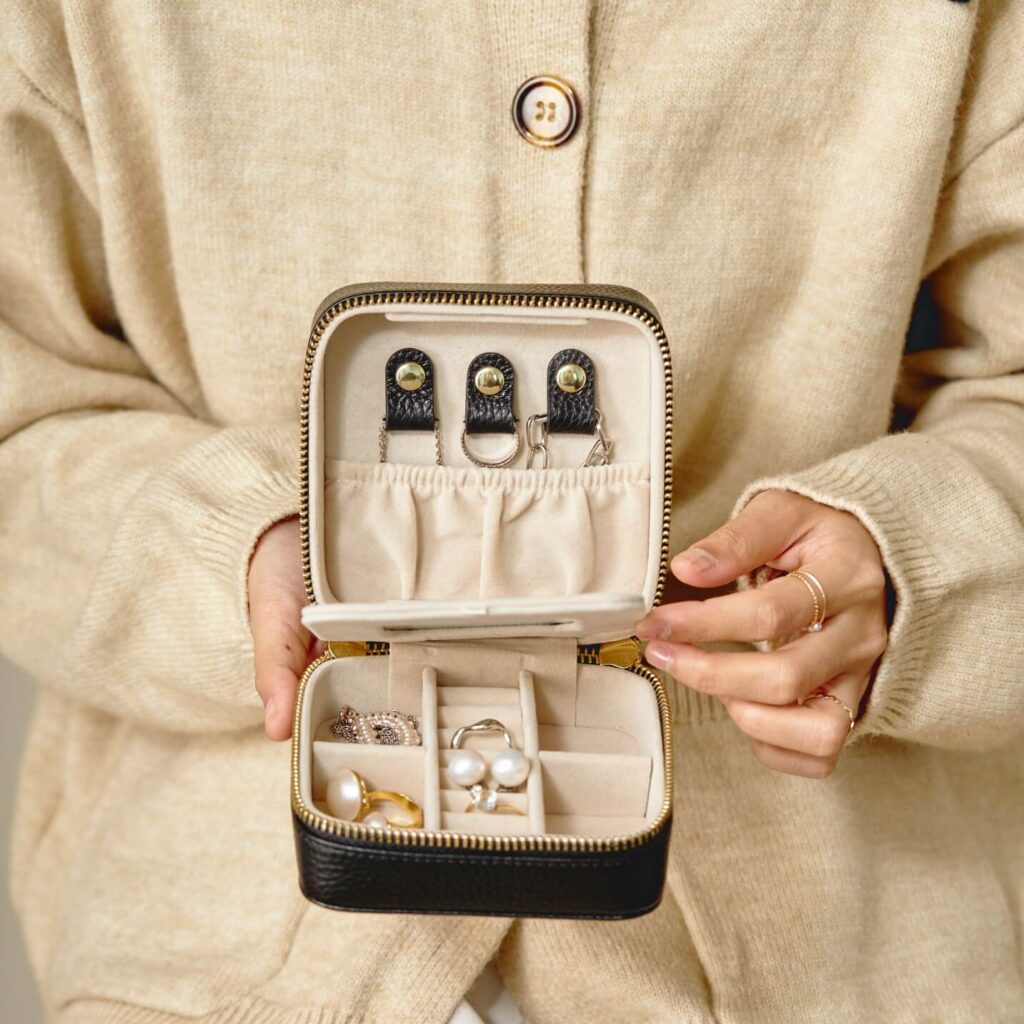 How to Clean and Maintain Silver Jewelry - centerpoint108.com