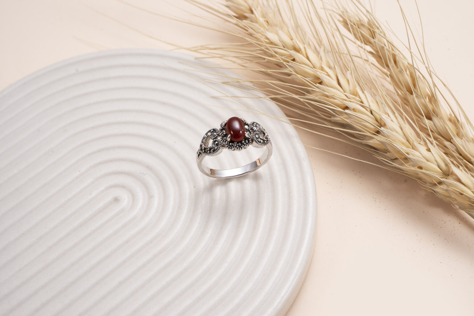 What Color Is a Garnet Stone?
